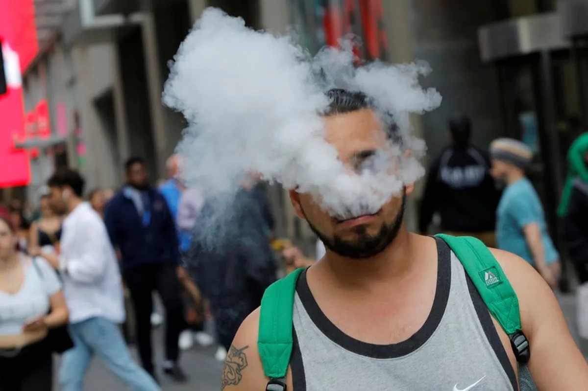 US vaping-related deaths rise to 12, illnesses climb to 805 | ABS-CBN