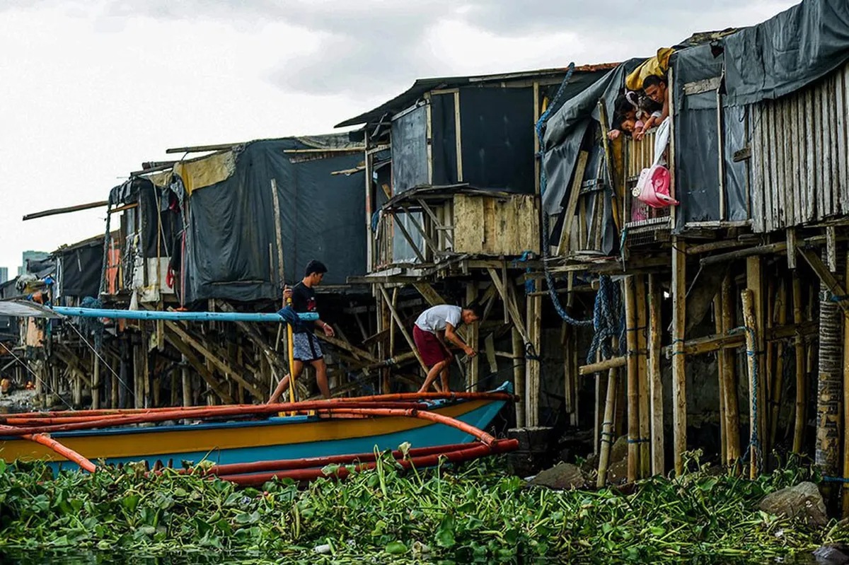 SWS: More families consider themselves to be poor in Q2 after a 3 ...