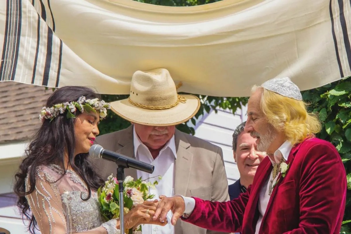 Looking past husband’s ‘hippie’ look, Ma. Isabel Lopez found man with ...