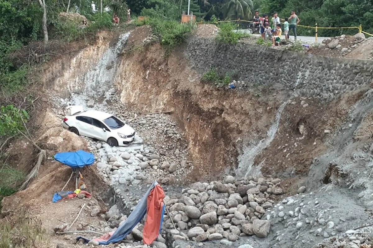 Sasakyang minamaneho ni Allan Bigcas nahulog sa riprap sa CDO | ABS-CBN ...