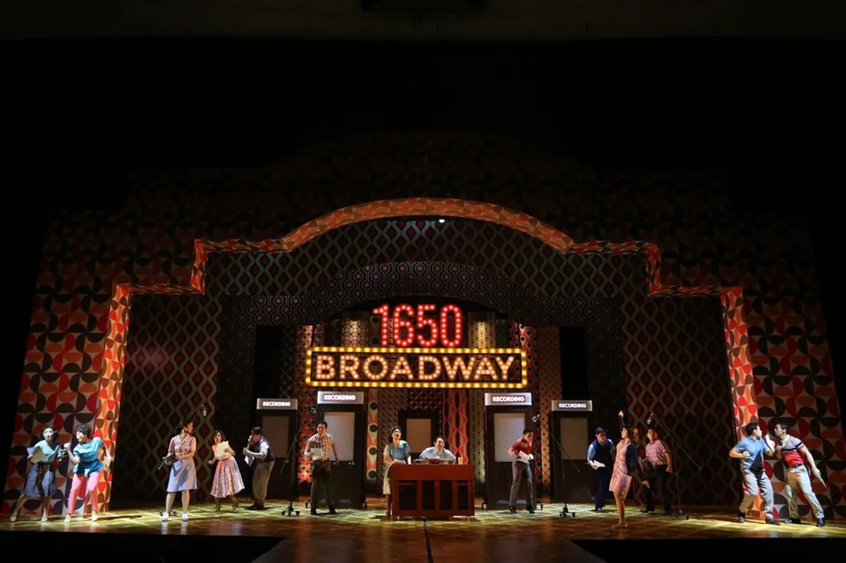 Theater review: Jukebox musical 'Beautiful' will make you want to sing ...