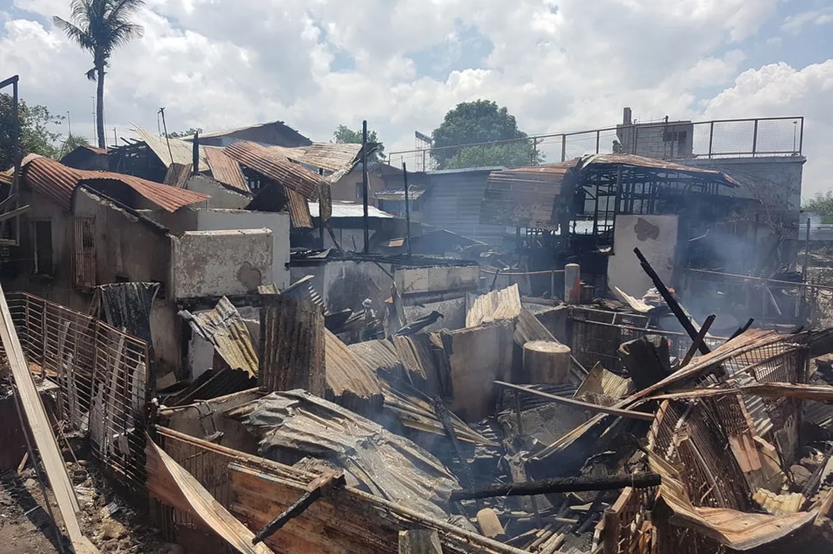 21 bahay nasunog sa Bacolod City | ABS-CBN News 21 bahay nasunog sa Bacolod City | ABS-CBN News