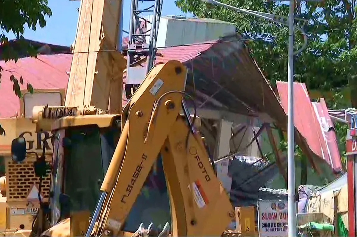 Clearing ops sa gumuhong pamilihan sa Porac umarangkada na | ABS-CBN News