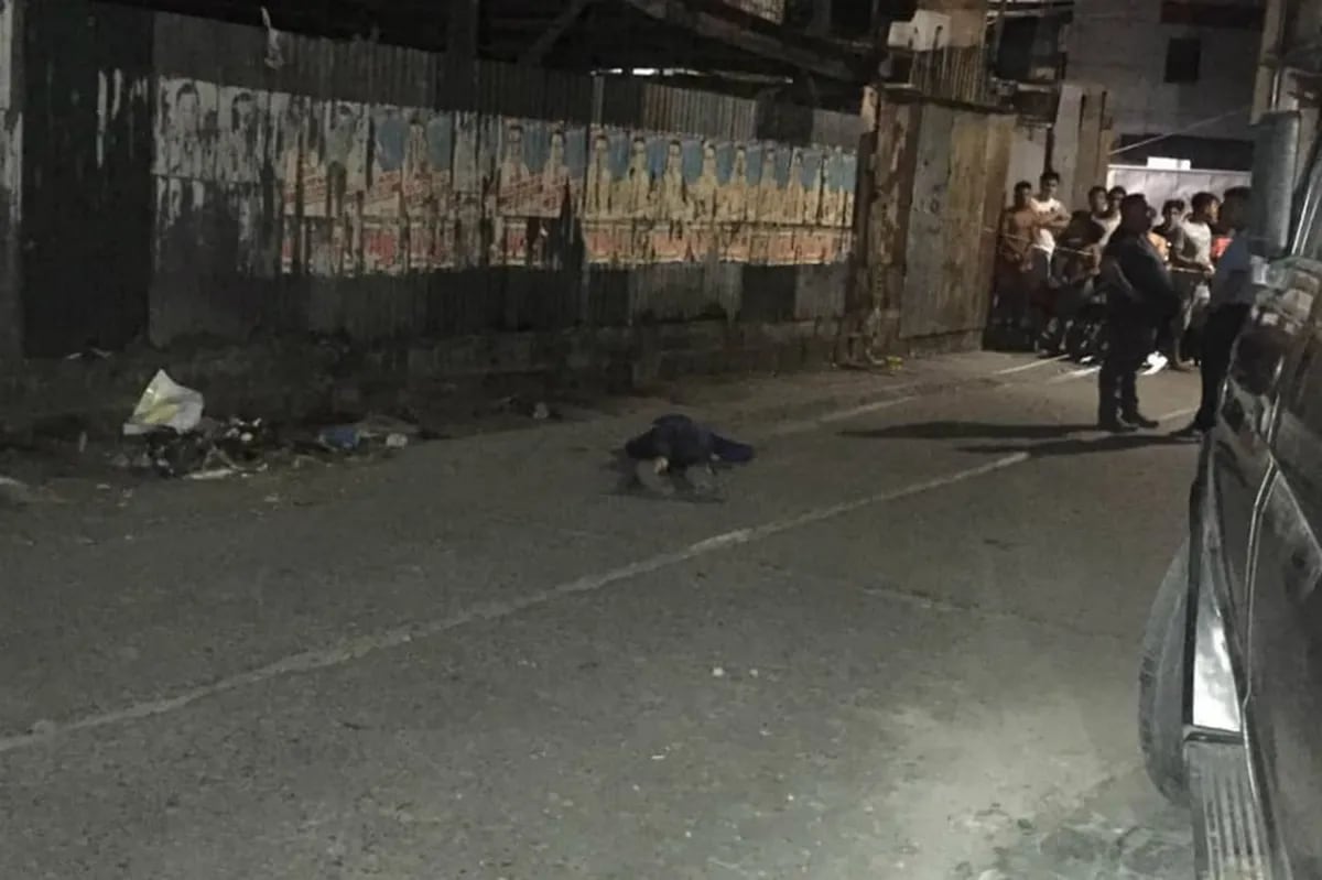 Lalaking nangholdap ng jeep, patay nang mabaril ng pasaherong pulis ... Lalaking nangholdap ng jeep, patay nang mabaril ng pasaherong pulis ...