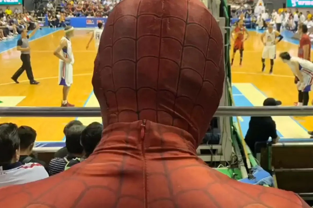PBA 'Spider-man' gives away pizzas to detainees | ABS-CBN News