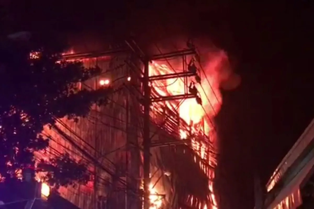 Sunog sumiklab sa isang pabrika sa Meycauayan, Bulacan | ABS-CBN News Sunog sumiklab sa isang pabrika sa Meycauayan, Bulacan | ABS-CBN News