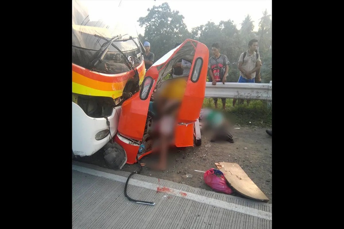 6 patay sa salpukan ng bus, tricycle sa Digos City | ABS-CBN News