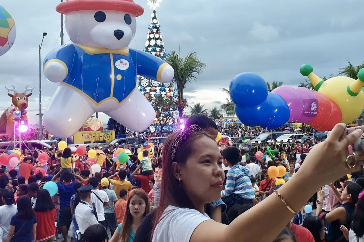 SM Mall of Asia Grand Mascot Parade draws massive crowd on New Year ...