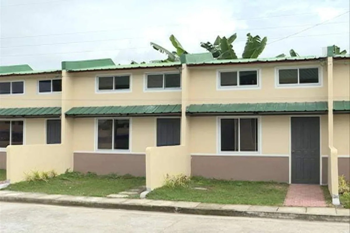 Mga pabahay para sa sundalo at pulis, ipinaubaya na sa mga sumukong ...