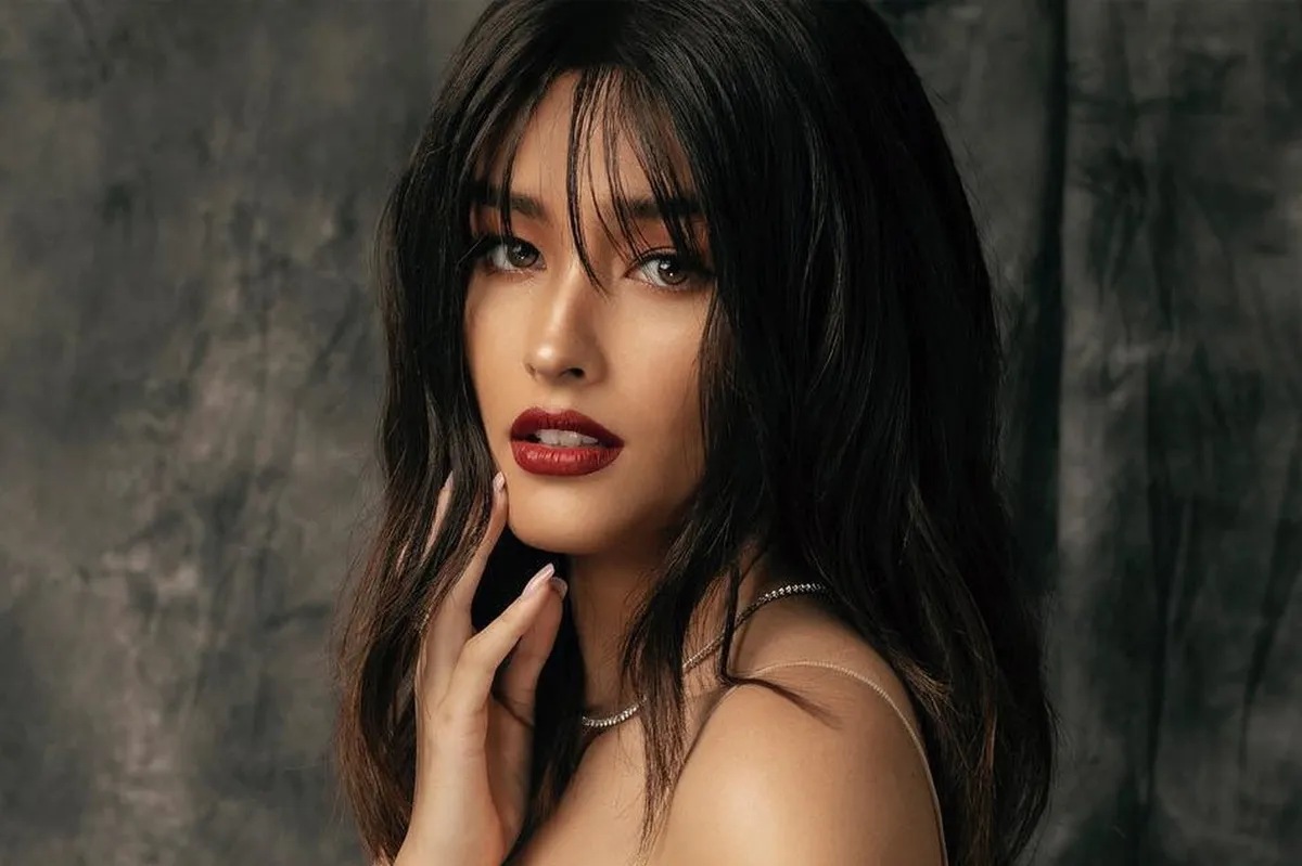 Liza Soberano, nasukat na ang 'Darna' costume? | ABS-CBN Entertainment