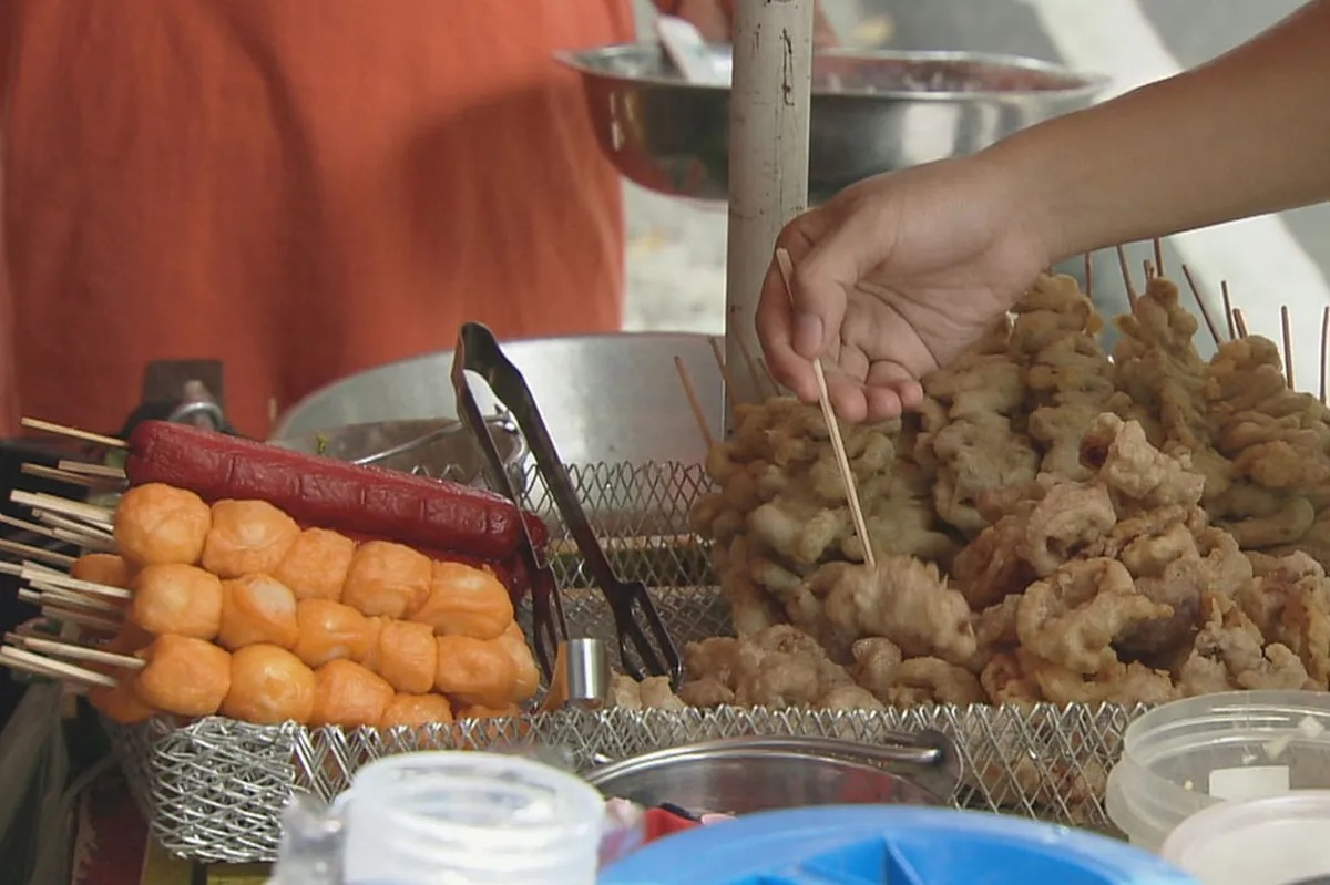 Maliliit na negosyo, kanya-kanyang diskarte para di malugi | ABS-CBN News Maliliit na negosyo, kanya-kanyang diskarte para di malugi | ABS-CBN News
