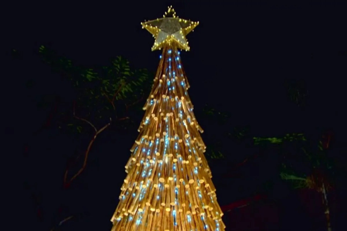Christmas tree na gawa sa kawayan patok sa Batangas | ABS-CBN News
