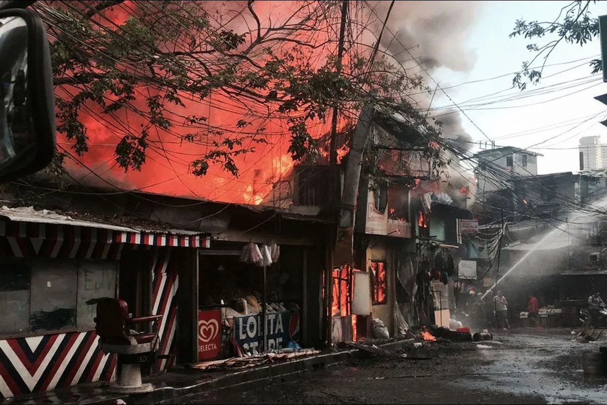 40 pamilya nawalan ng bahay sa sunog sa Mandaluyong | ABS-CBN News 40 pamilya nawalan ng bahay sa sunog sa Mandaluyong | ABS-CBN News