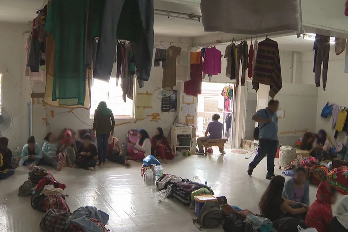 7 menor de edad na ipapadala sana sa Saudi, nasagip sa Pasay | ABS-CBN News 7 menor de edad na ipapadala sana sa Saudi, nasagip sa Pasay | ABS-CBN News