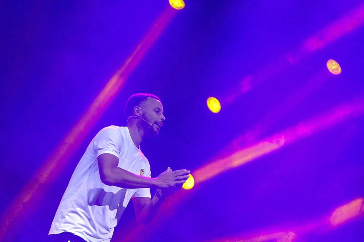 NBA star Steph Curry, pinuri ang ‘kakaibang energy’ ng Pinoy fans | ABS ...