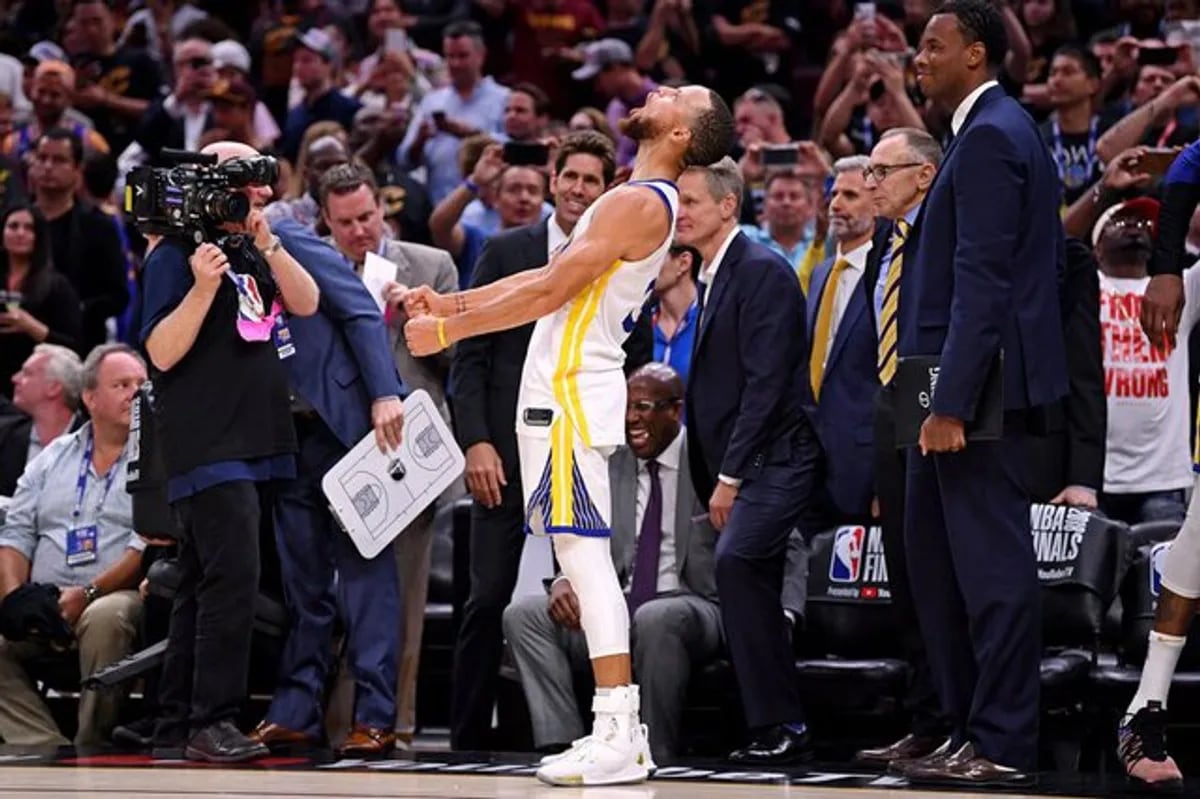 WATCH: Steph Curry greets Pinoy fans before heading to Manila | ABS-CBN ...