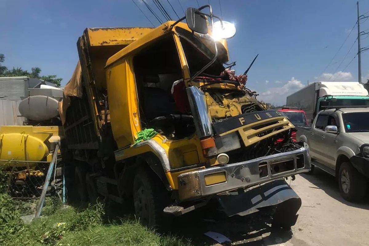 1 patay sa banggaan ng dalawang trak sa Davao City | ABS-CBN News 1 patay sa banggaan ng dalawang trak sa Davao City | ABS-CBN News