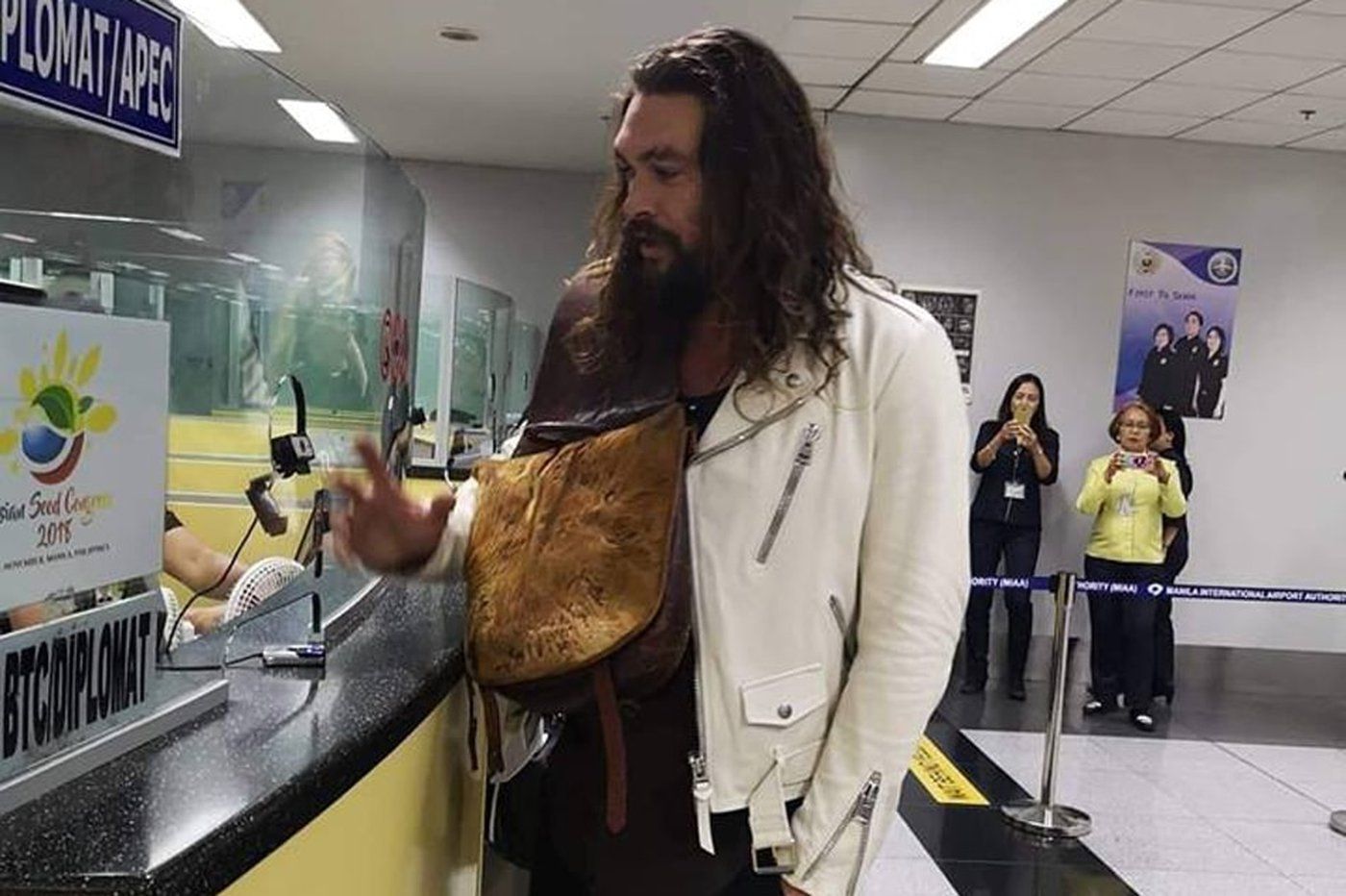 'Aquaman' star Jason Momoa arrives in Manila | ABS-CBN Entertainment