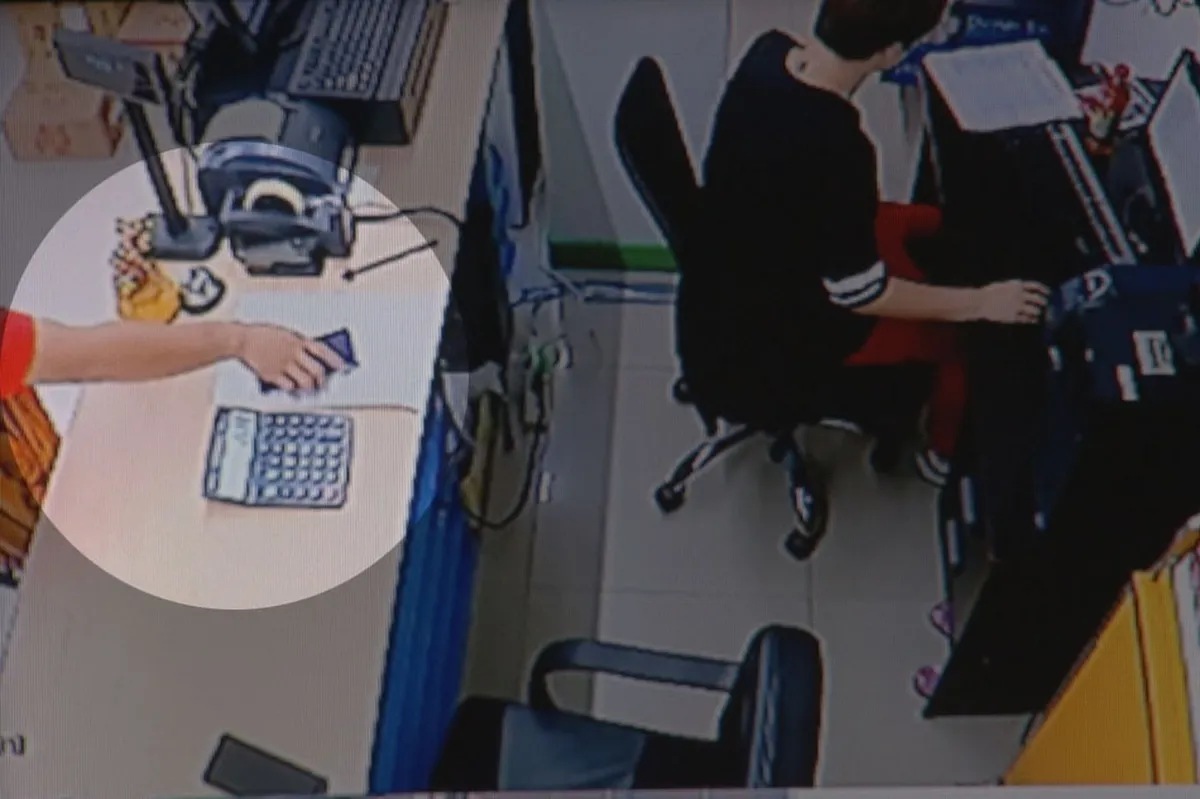 Tumangay ng cellphone, nag-apply sa katabing tindahan, timbog | ABS-CBN ...