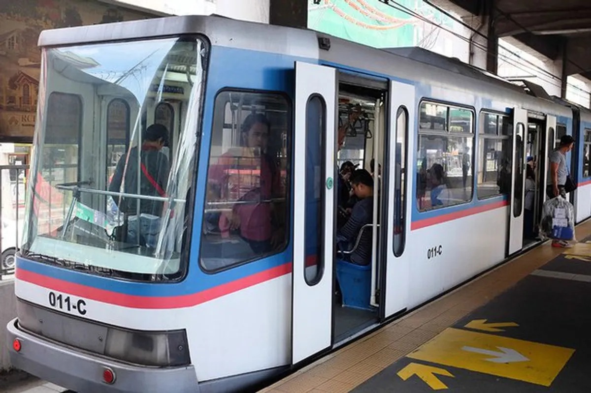 MRT extends operating hours to service passengers during holiday rush ...