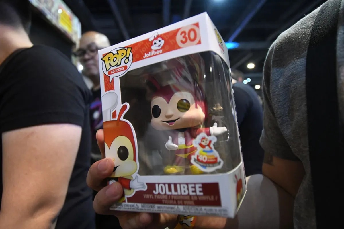 Pinoy fans line up for hours to get Jollibee Funko Pop! toy | ABS-CBN ...