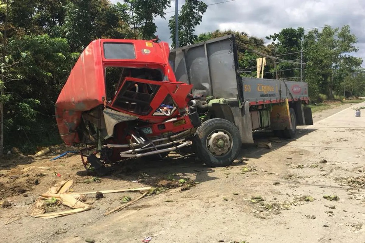 1 patay sa pagsalpok ng truck sa nakaparadang wing van | ABS-CBN News 1 patay sa pagsalpok ng truck sa nakaparadang wing van | ABS-CBN News