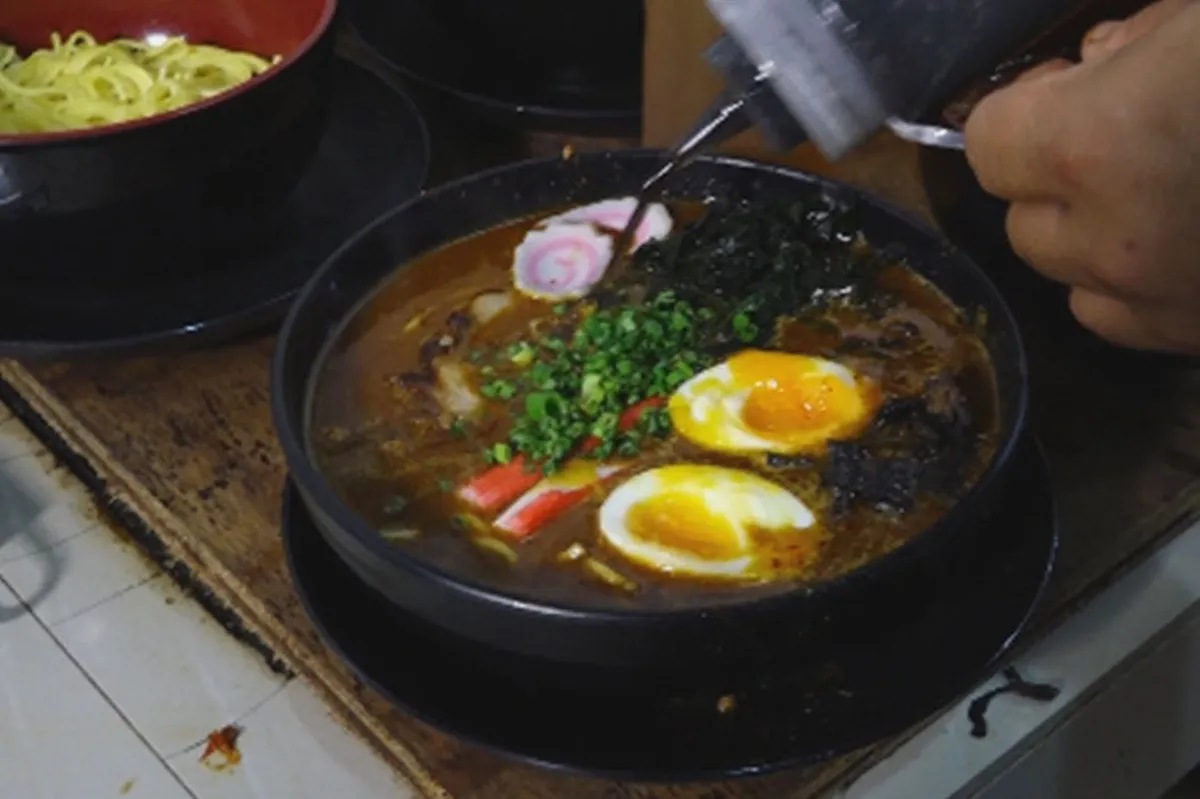 Ramen na may 'sabaw ng batchoy', patok sa Iloilo | ABS-CBN Lifestyle