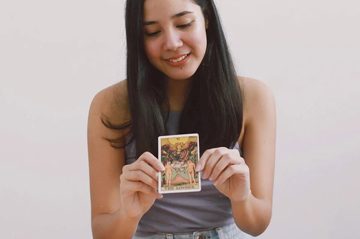 Meet 'millennial manghuhula' who uses tarot cards to promote self ...