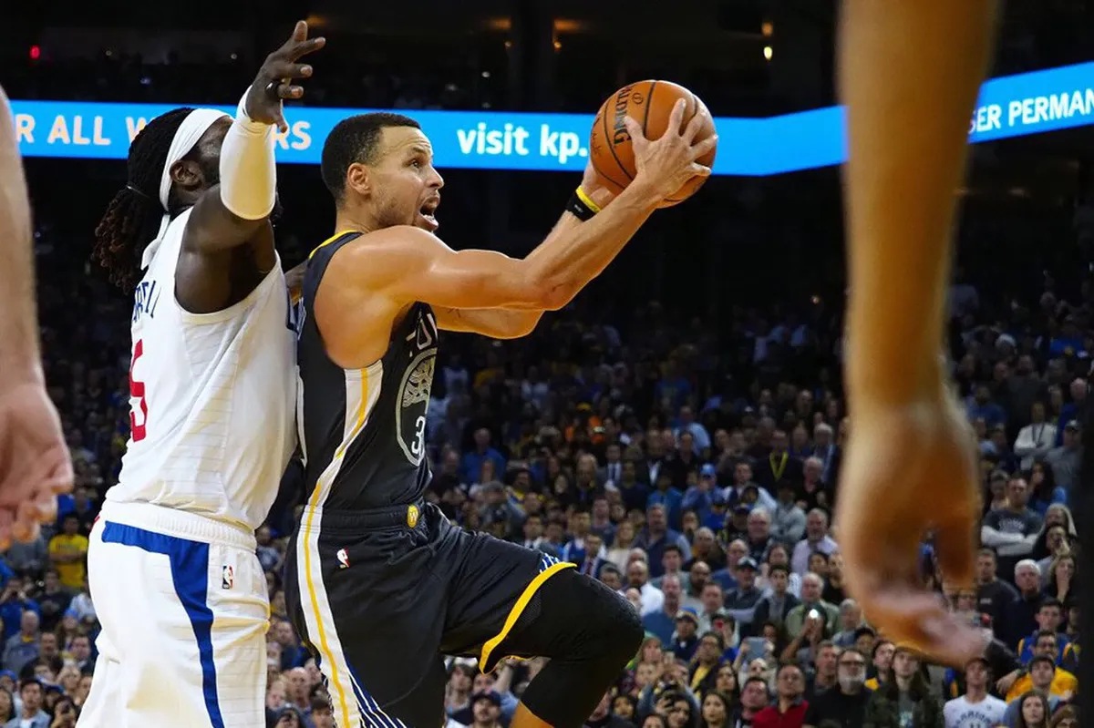 NBA: Curry's last-second basket caps 42-point night, clips Clippers ...