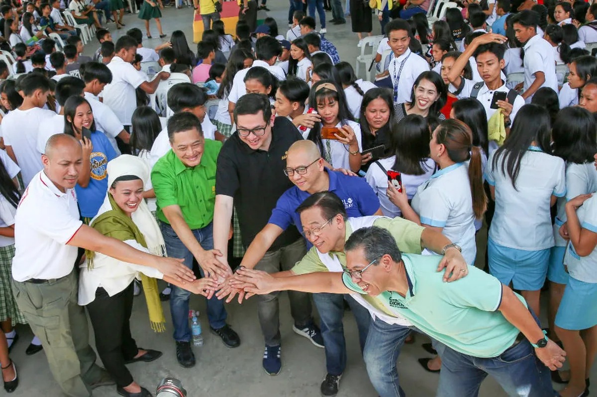 'Dilawan' tag not baggage for opposition bets: Kiko | ABS-CBN News