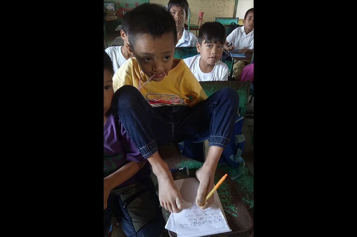 Batang walang mga kamay, pangarap maging inhinyero | ABS-CBN