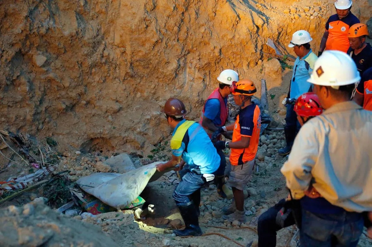 Death toll rises to 55 in Naga, Cebu landslide | ABS-CBN News