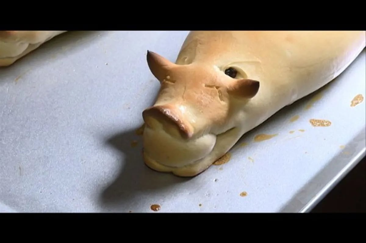 Lechon tinapay patok na pamalit sa lechon baboy sa Laoag | ABS-CBN ...