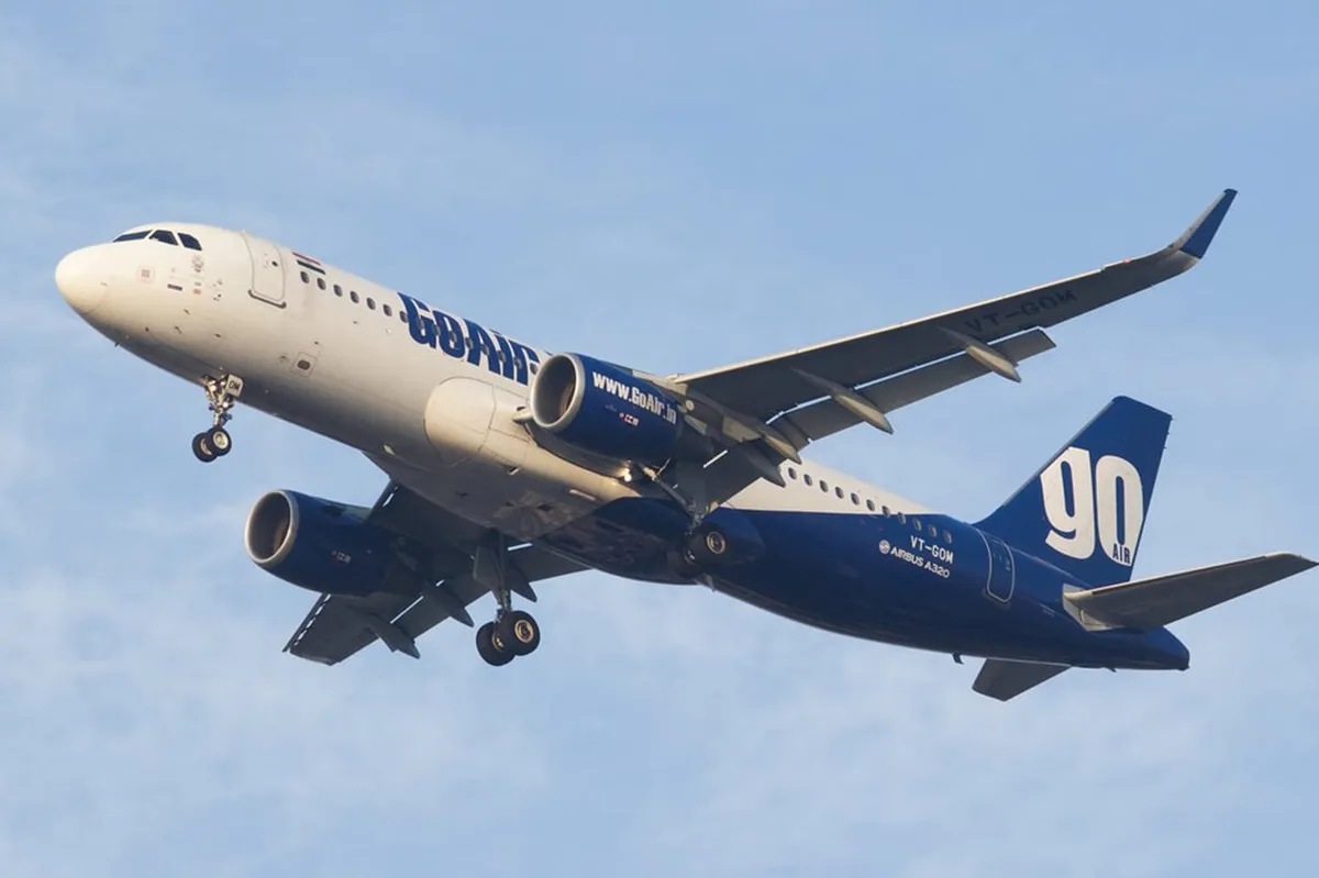 Emergency evacuation: Airline passenger mistakes exit door for toilet ...