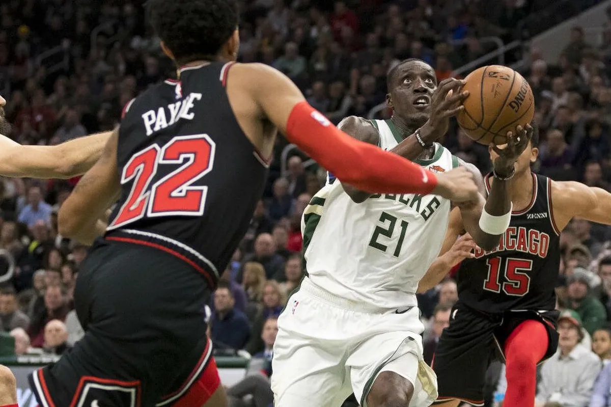 Middleton's late 3 propels Bucks over Bulls | ABS-CBN Sports