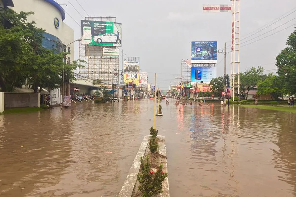 TINGNAN: Ilang kalsada sa CDO binaha | ABS-CBN News