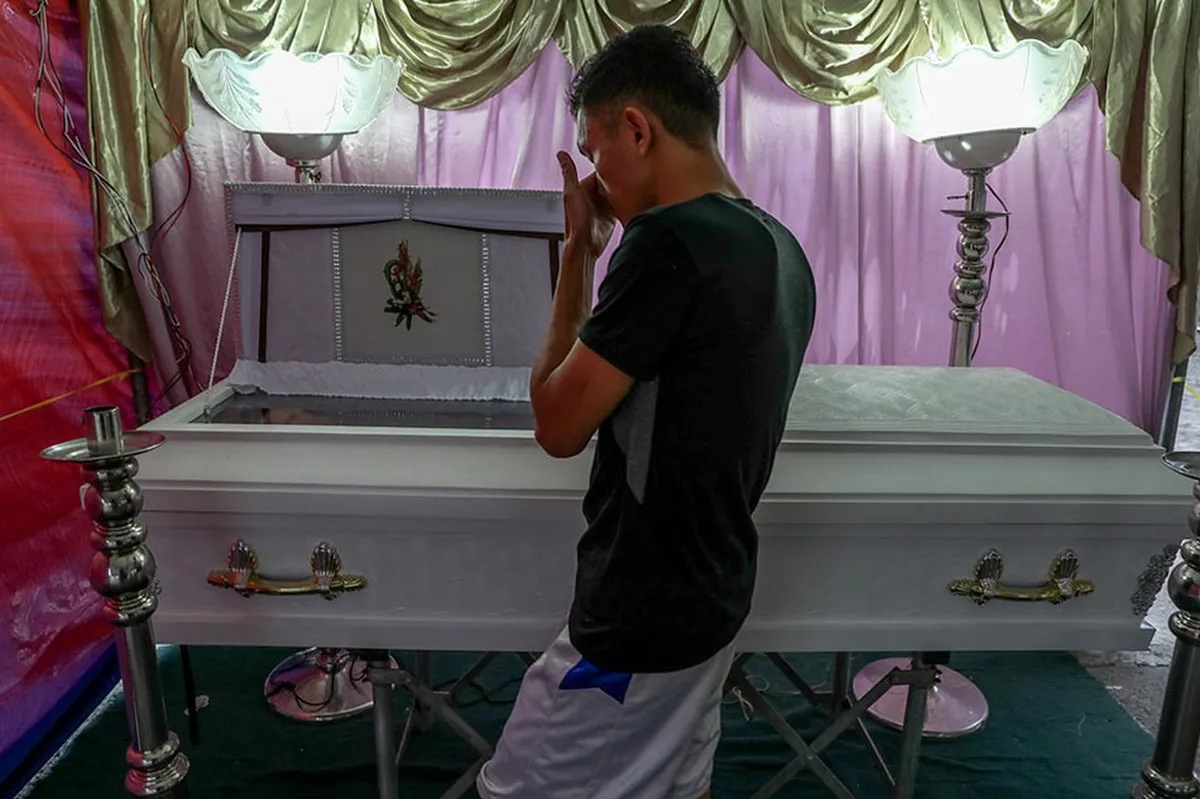 Mga labi ni 'Tisoy', iuuwi na sa Iloilo | ABS-CBN News Mga labi ni 'Tisoy', iuuwi na sa Iloilo | ABS-CBN News