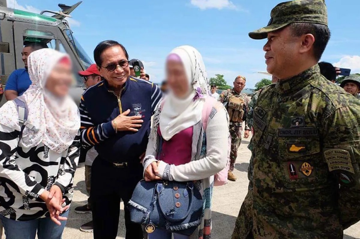 Duterte, nakaharap na ang mga pulis na dinukot sa Sulu | ABS-CBN News