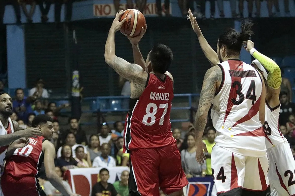 PBA: Clutch Vic Manuel spoils Balkman return, as Alaska edges San ...