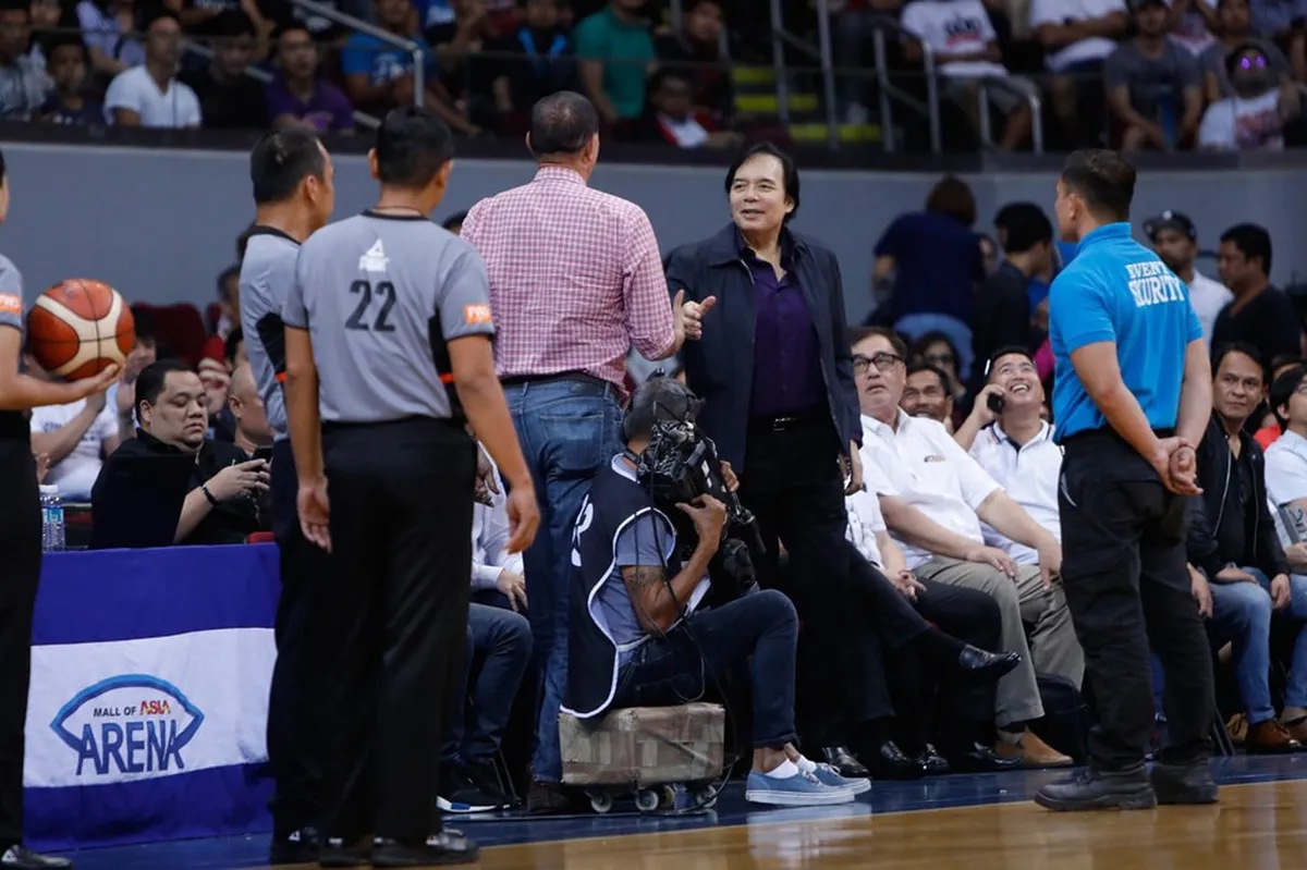 PBA: Robert Jaworski, Mon Fernandez shake hands in SMB-Ginebra semis ...