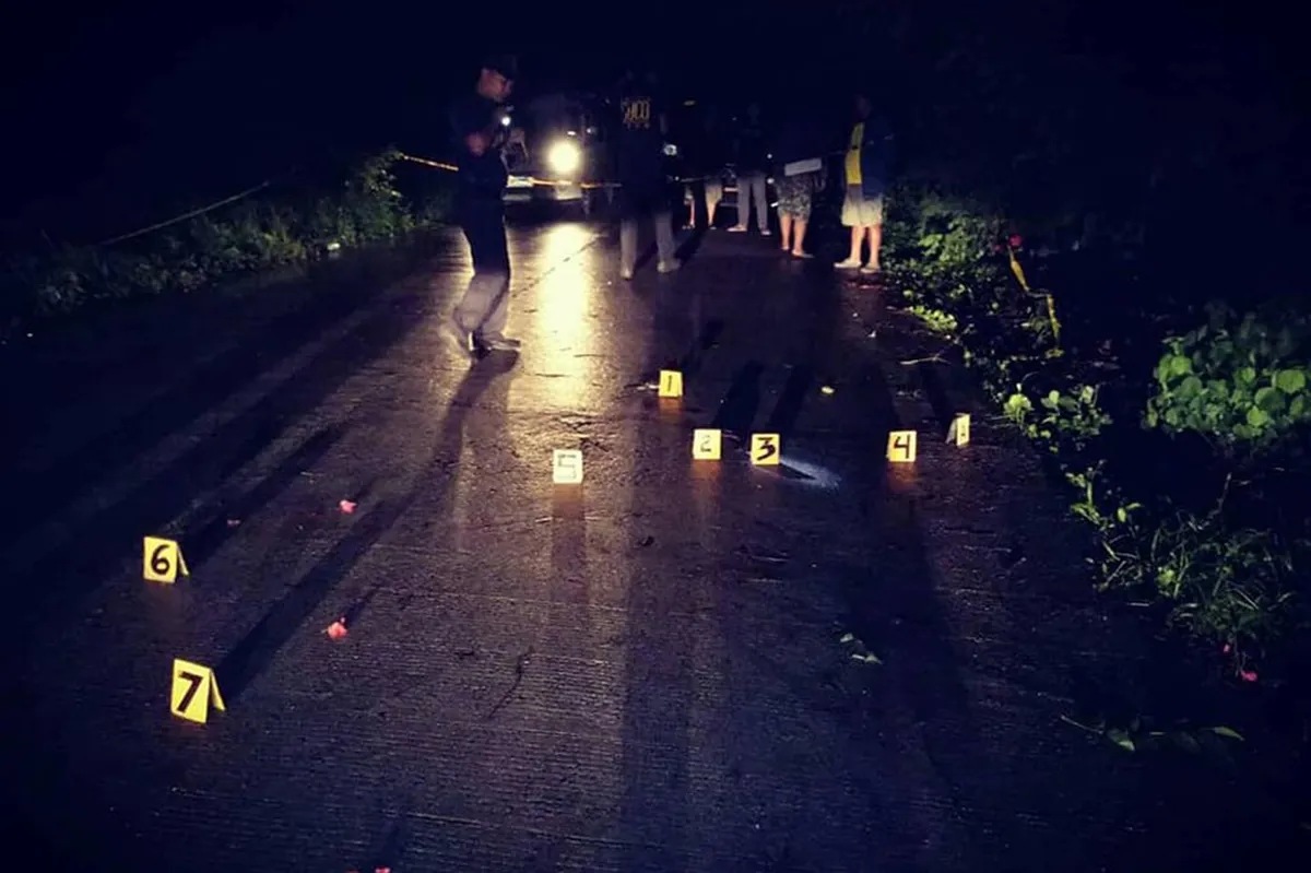 Pulis nailigtas ng suot na bulletproof vest sa barilan vs 'tulak' | ABS ...