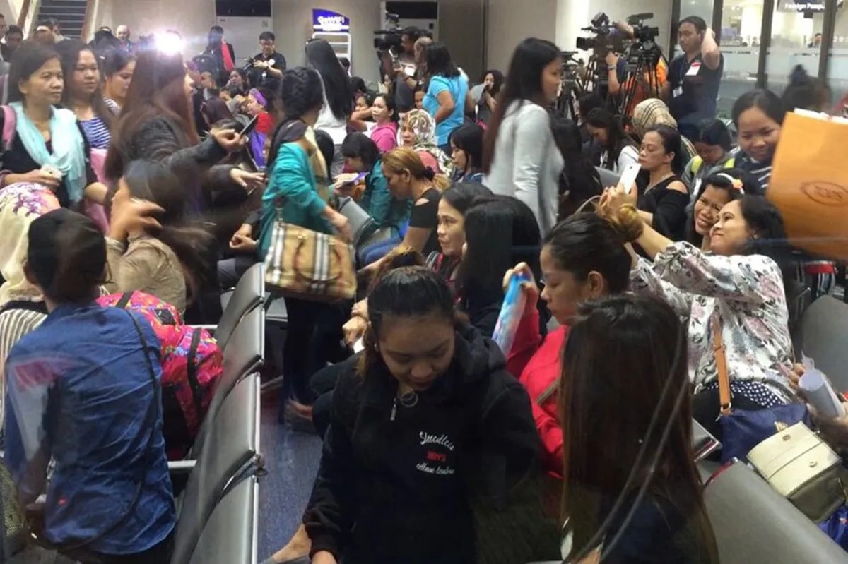 100 distressed OFWs mula Abu Dhabi, nakauwi na sa Pilipinas | ABS-CBN News