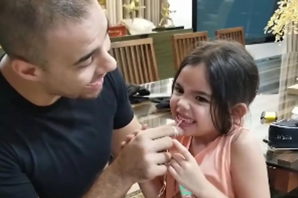 VIRAL: Scarlett Kramer's 'no tears' tooth extraction will make your day ...