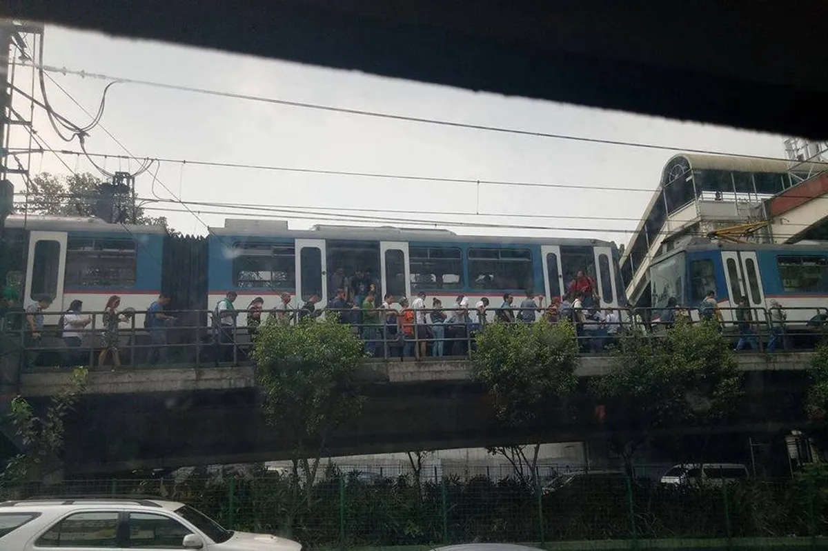 MRT maintenance contractor blames DOTr for glitches | ABS-CBN News