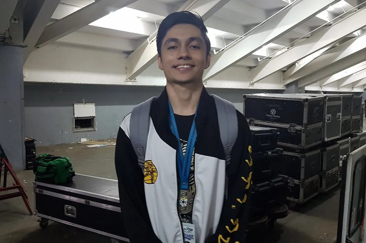 UST coach's looks sends cheerdance fans abuzz | ABS-CBN Sports