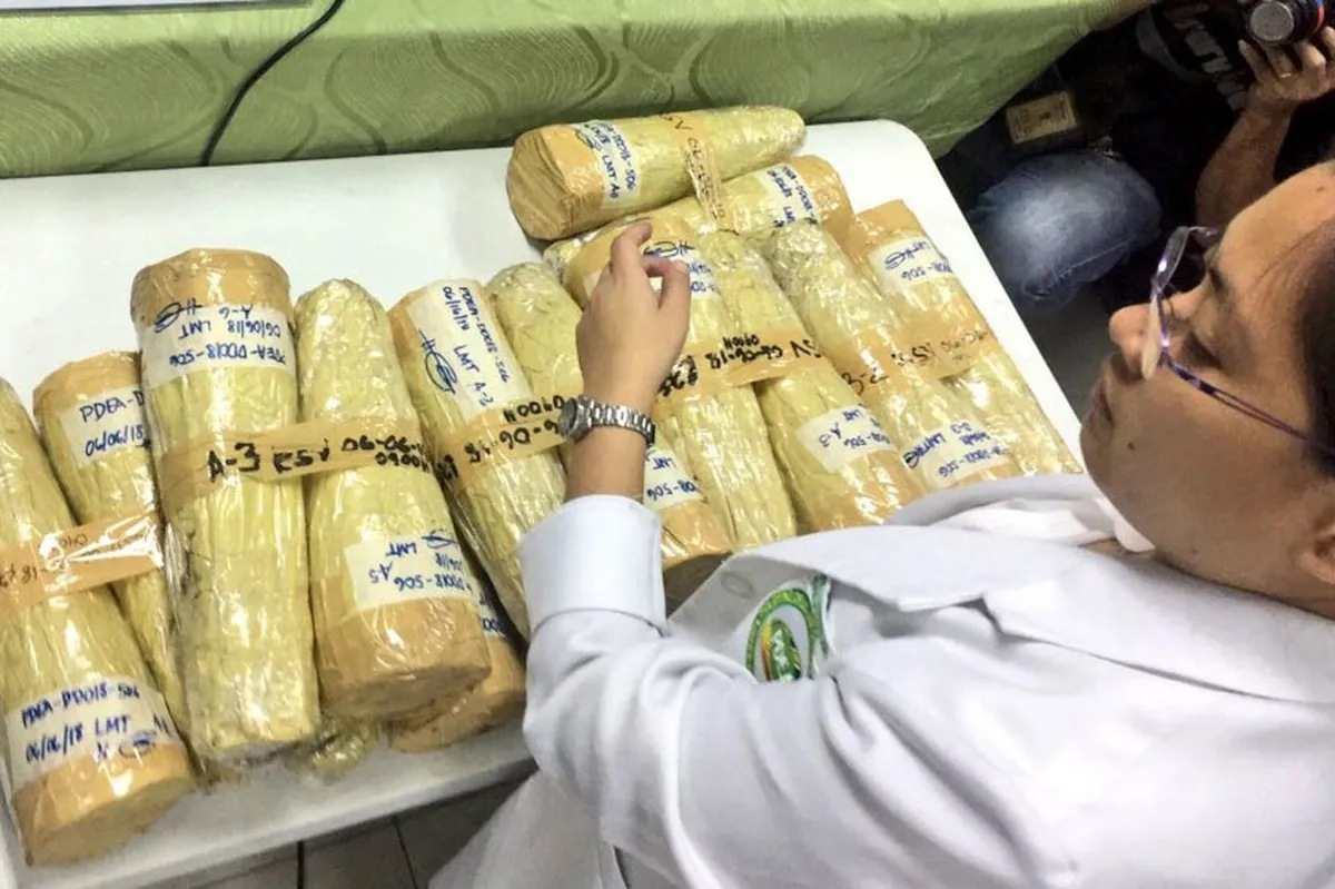 2 menor de edad timbog sa pagbebenta ng P120,000 halaga ng marijuana | ABS-CBN News