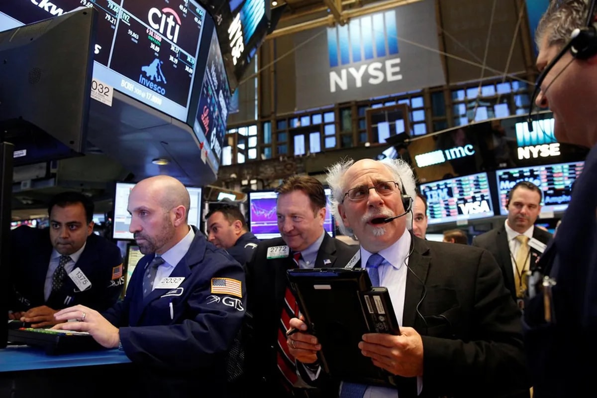 Dow crosses 24,000 mark as banks climb, techs rebound | ABS-CBN News