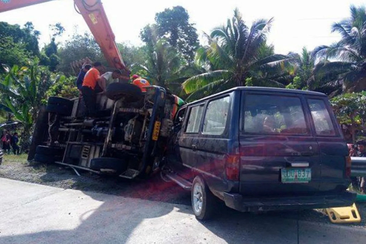 Sanggol at 3 iba pa, patay sa banggaan ng bus at AUV | ABS-CBN News Sanggol at 3 iba pa, patay sa banggaan ng bus at AUV | ABS-CBN News