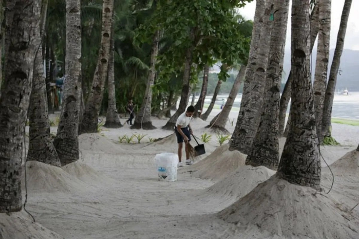 'Closing Time' in Boracay as 6-month shutdown begins | ABS-CBN News
