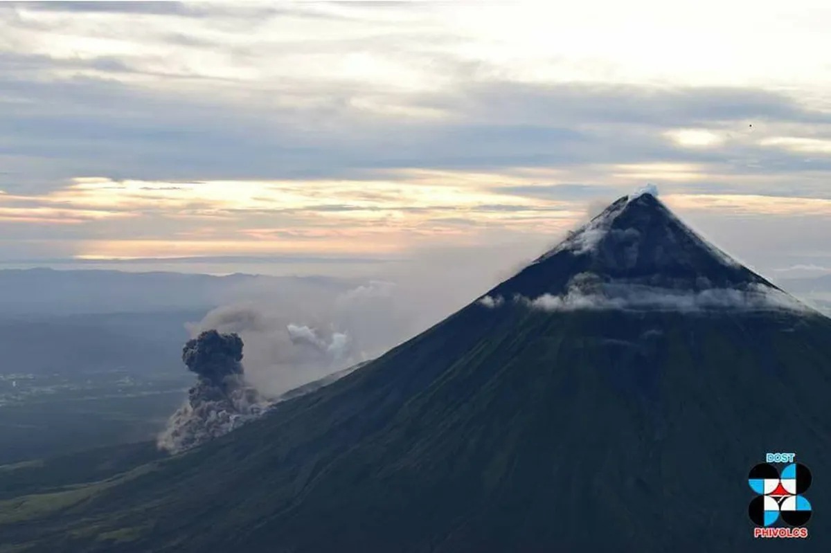 TINGNAN: Aerial shot ng Bulkang Mayon | ABS-CBN News